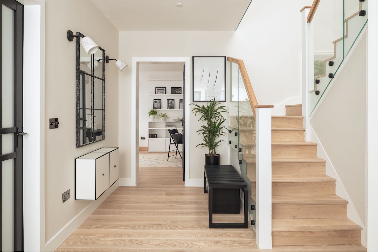 Ascend in Style: The Timeless Elegance of Oak Stairs - Ecowood