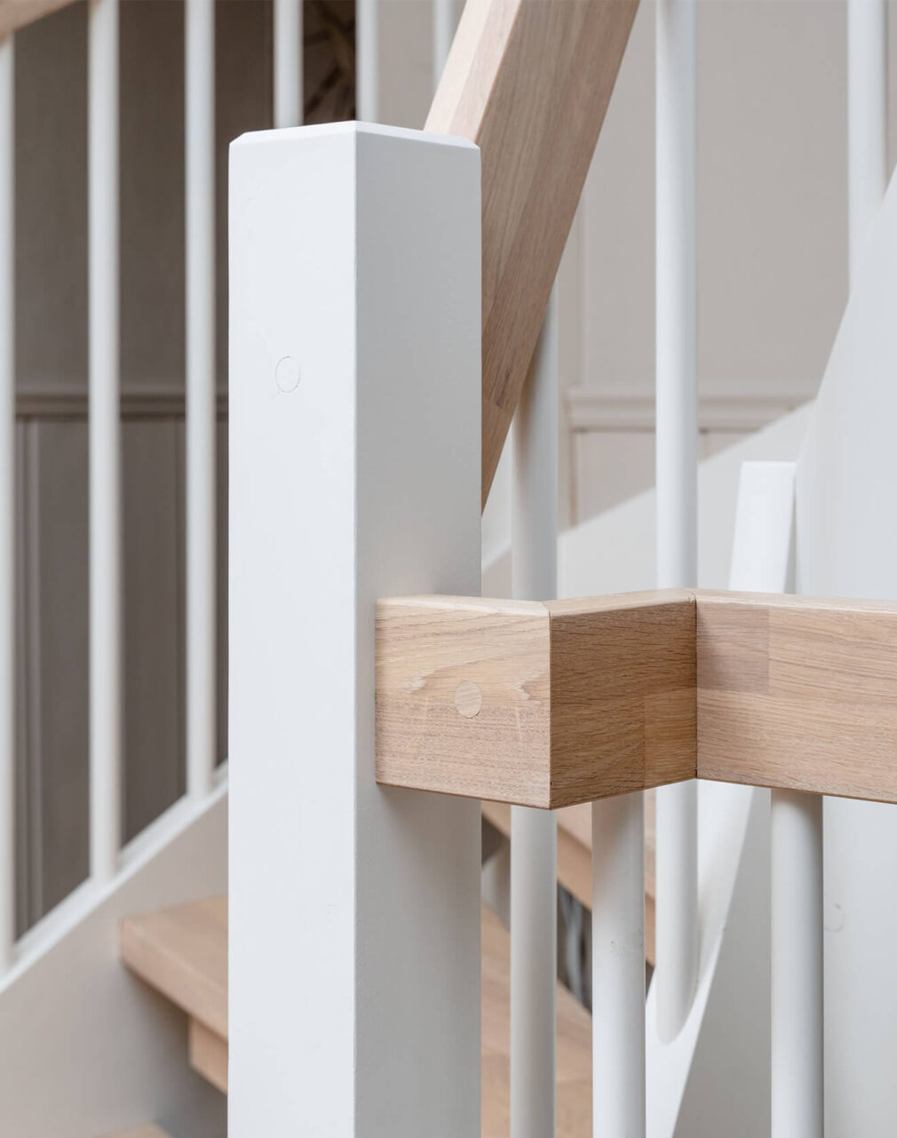Crafting Oak Stairs: Precision and Timeless Aesthetics - Ecowood